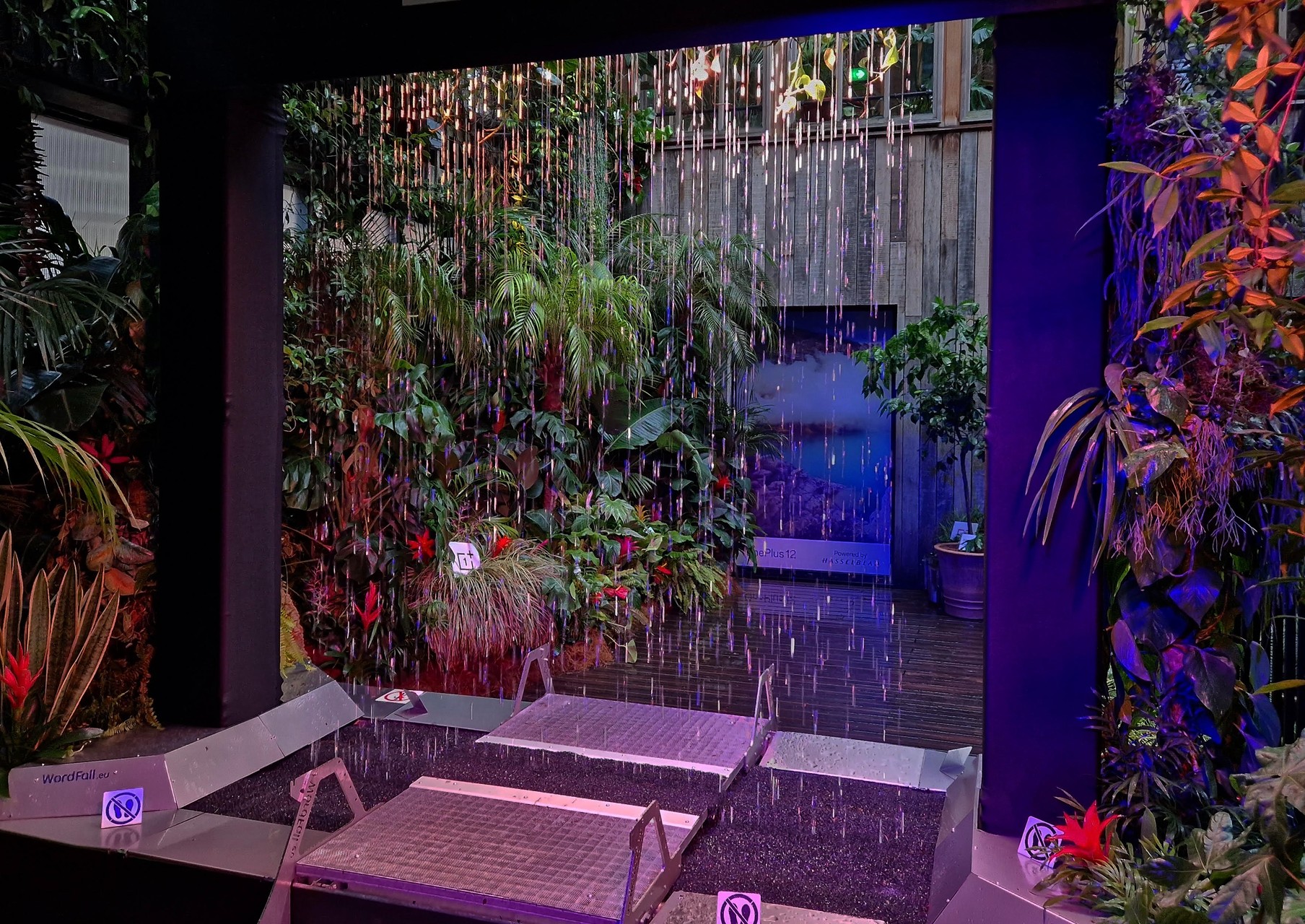 Exploring the Magic of Water at Trade Shows: Interactive Water Stands